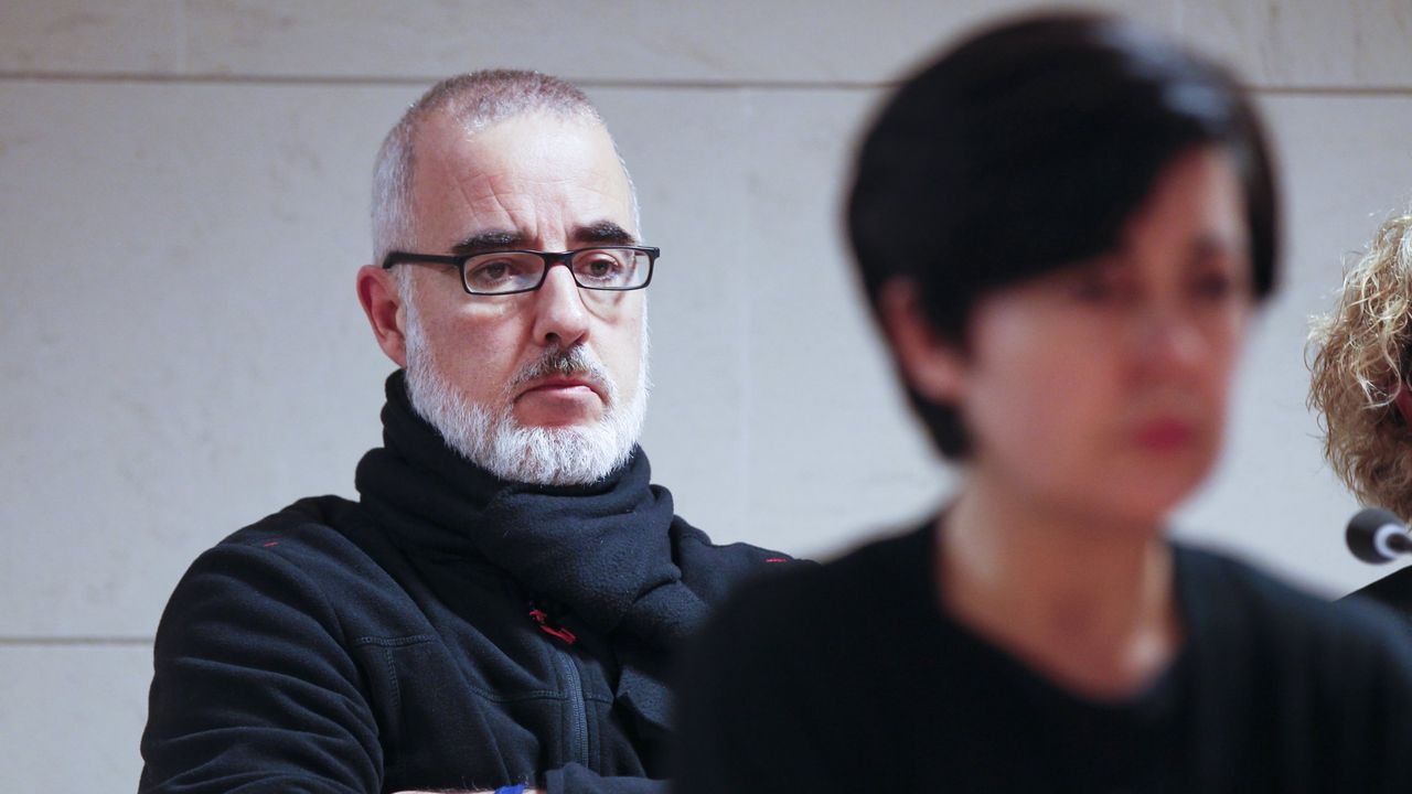 Alfonso Bastra, el padre de Asonta, publica la novela "Sobre amor y ...